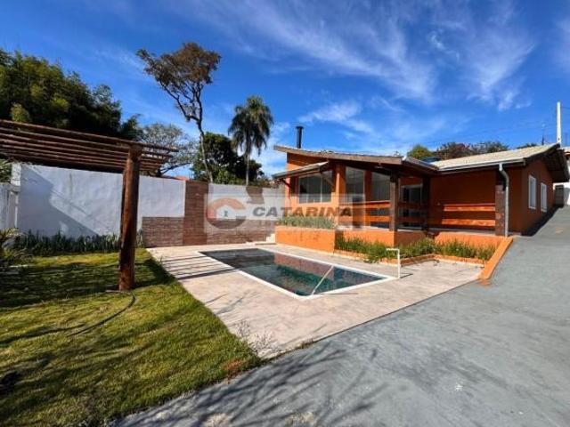 CASA MAGNIFICA EM CONDOMINIO FECHADO