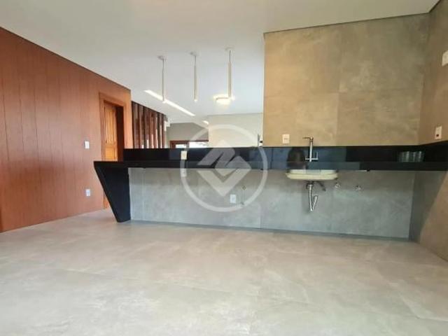 CASA MARAVILHOSA COM VISTA PARA LAGOA, 350 M2 SENDO 3 QUARTOS, SUITE COM HIDROMASSAGEM, 4 VARANDAS
