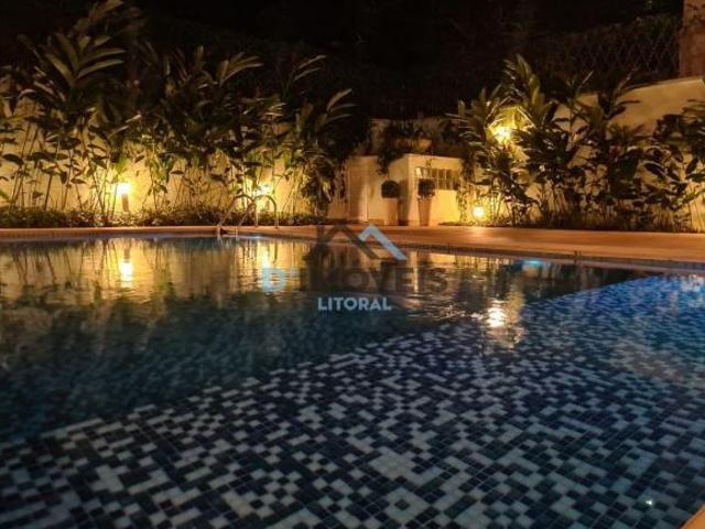 CASA MARAVILHOSA EM ACABAMENTO BELEZA E CONFORTO!