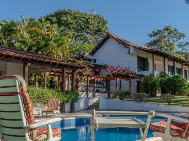 CASA MARAVILHOSA em chácara inteira