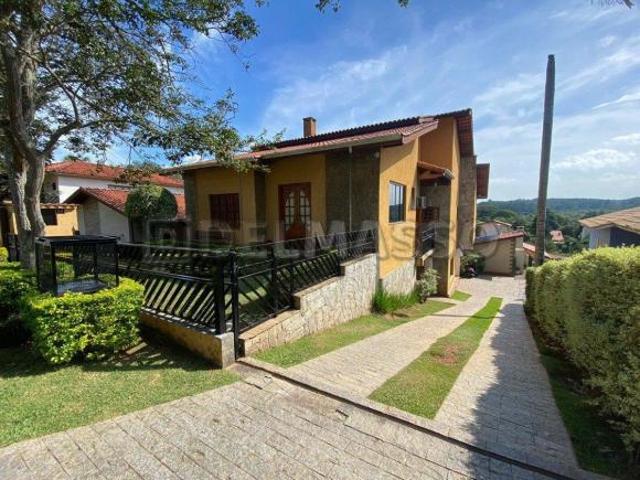 Casa maravilhosa em condomínio com segurança 24 horas!