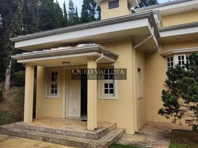 Casa maravilhosa em condomínio à venda