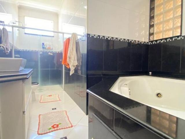 CASA MARAVILHOSA EM CONDOMÍNIO FECHADO DE ARARAQUARA