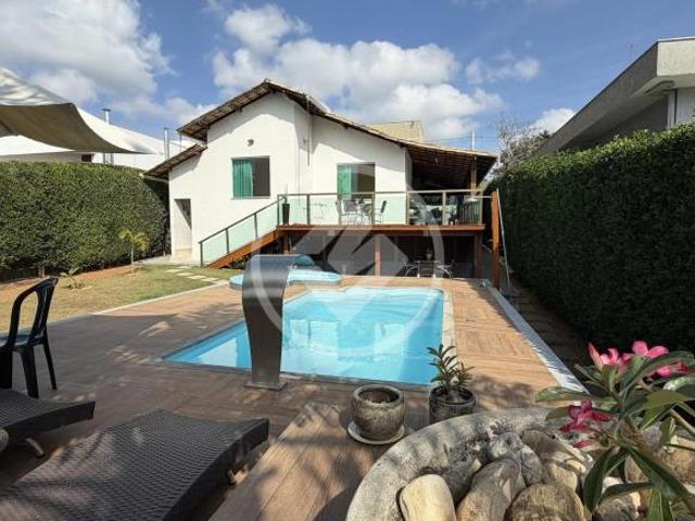 CASA MARAVILHOSA EM CONDOMÍNIO FECHADO EM LAGOA SANTA, COM 1000 M2 BEM DISTRIBUÍDOS, EM UM CONDOMÍNI