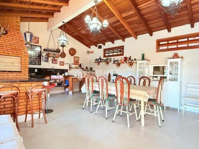 Casa maravilhosa em condomínio ímpar!