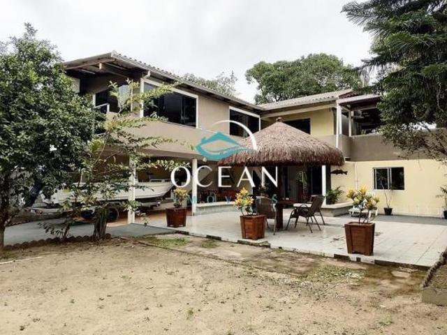 Casa margens do rio Guaraguaçu