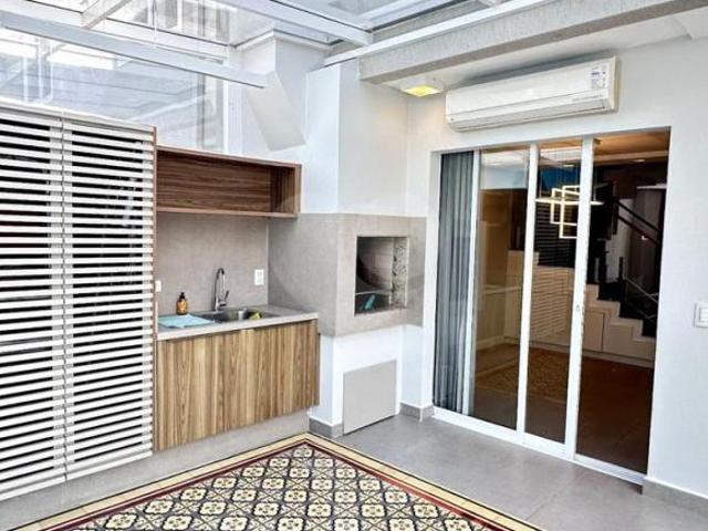Casa Mercês 4 Dormitórios 2 Suítes 2 Vagas em Condomínio Fechado