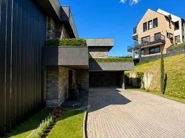 Casa Minimalista de Alto Padrão no Recanto do Sol, Campos do Jordão, SP