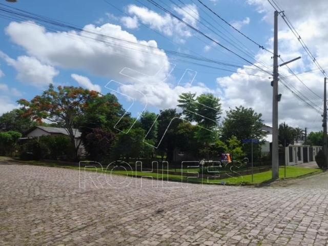 Casa mista no centro com um grande e lindo pátio