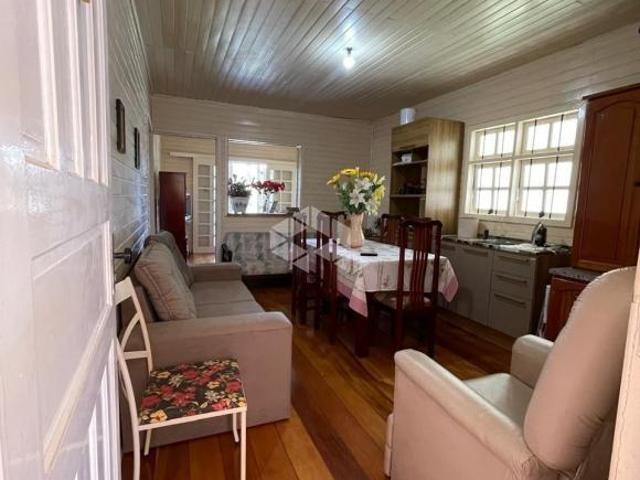 Casa mista com 223,62 m², 2 dormitórios, 2 banheiros, sala de estar/jantar, cozinha, área de serviço
