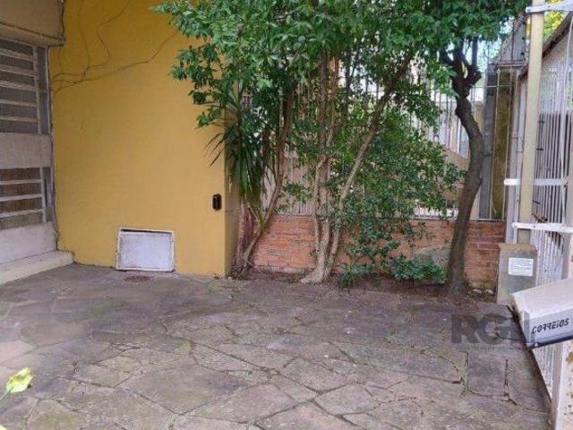 CASA MISTA COMERCIAL NO TÉRREO E RESIDENCIAL EM CIMA