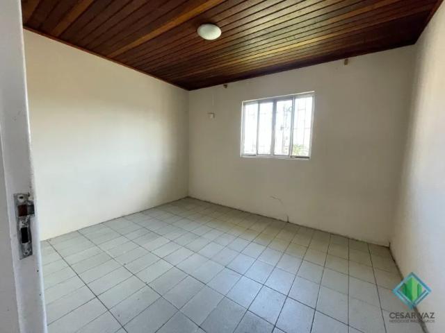 Casa mista em excelente localização no bairro Capoeiras