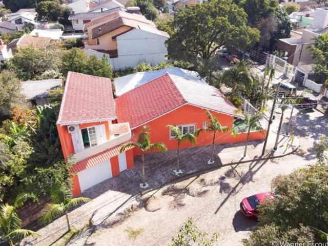 Casa Mobiliada 4D no bairro TERESÓPOLIS em Porto Alegre CA485