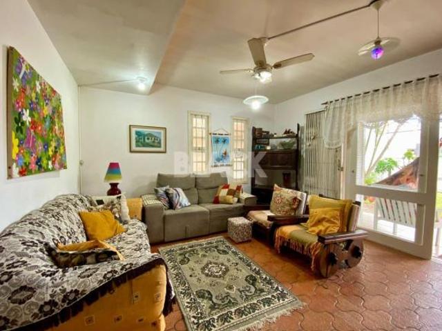 Casa Mobiliada 5 Quartos à Venda na Praia da Cal em Torres
