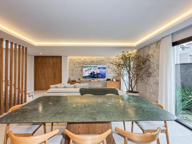 Casa mobiliada, 247m2, 3 suítes, em condomínio no
