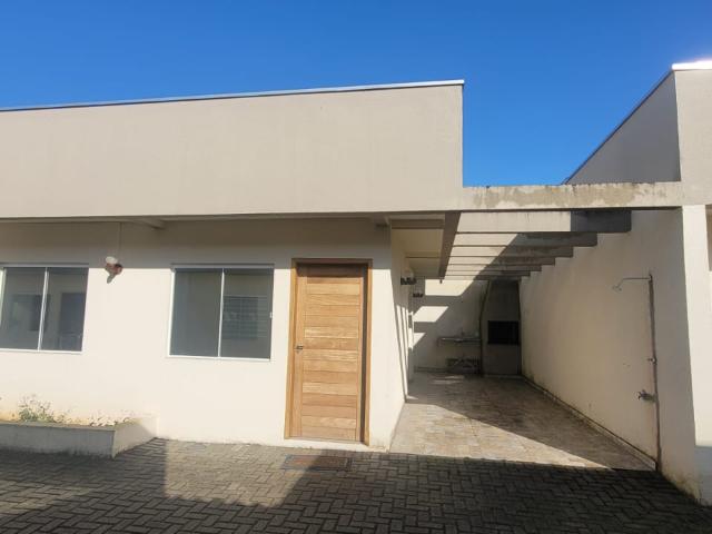 Casa Mobiliada 2 quartos sendo 1 suite a venda no Condomínio Vila dos Pássaros em Guaratuba Bairro Eliana. Valor de Venda R$ 330.000,00