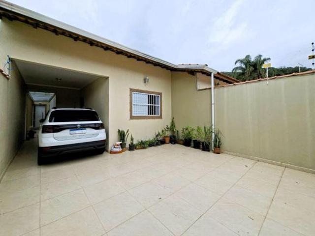 Casa Mobiliada 3 Dorms com Piscina em Local Nobre Mongaguá | R$ 449 mil