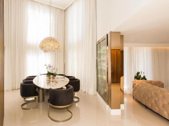 CASA MOBILIADA | 3 Suítes e 4 Vagas de Garagem | Alto Padrão