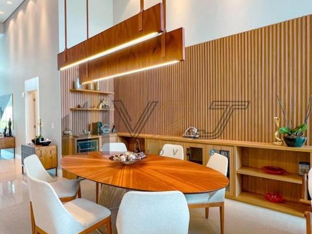 Casa mobiliada térrea à venda no Condomínio Villa D&apos Oro em Vinhedo SP