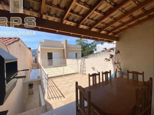Casa Mobiliada total de 3 quartos, sendo 2 suítes e um na área gourmet sala de estar, cozinha com