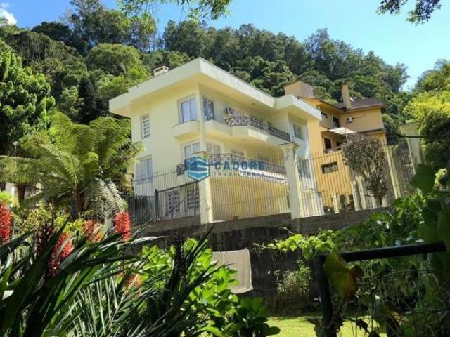 Casa mobiliada três quartos, em Galópolis