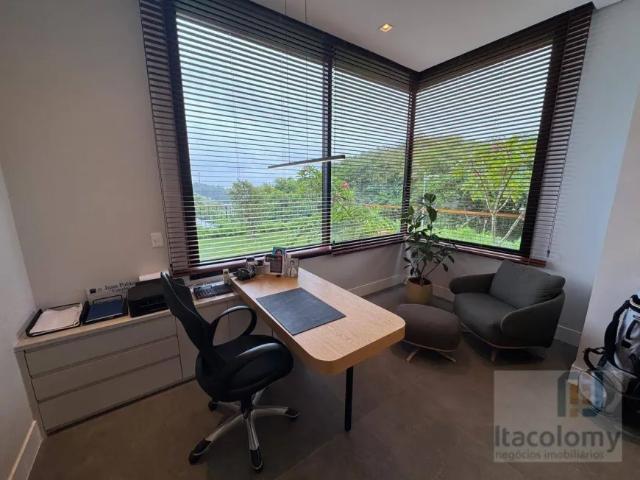 Casa mobiliada à venda no Residencial Tamboré 10