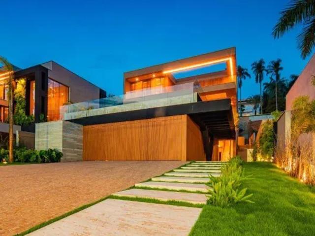 Casa Mobiliada à venda no Residencial Tamboré 2