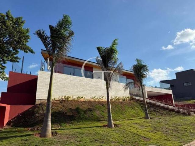 Casa mobiliada à venda no Condomínio Campos de Santo Antônio II – Vista para área verde e alto padrã