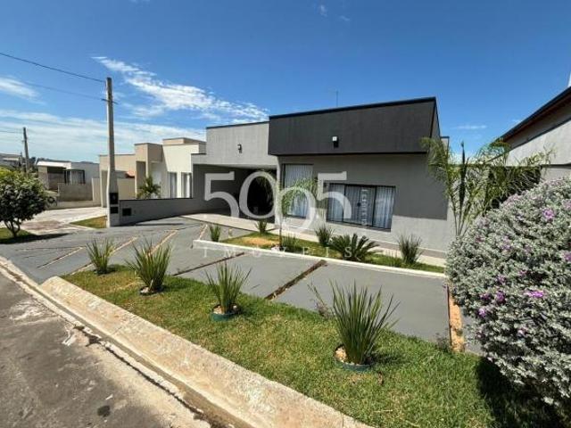 Casa mobiliada à venda no condomínio Lagos D&apos Icaraí em Salto com 200m2 de construção e 350m2 de terr