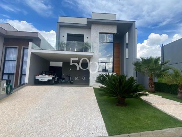 Casa mobiliada à venda no condomínio Vila dos Manacás, com 339m² de área construída, em uma área tot