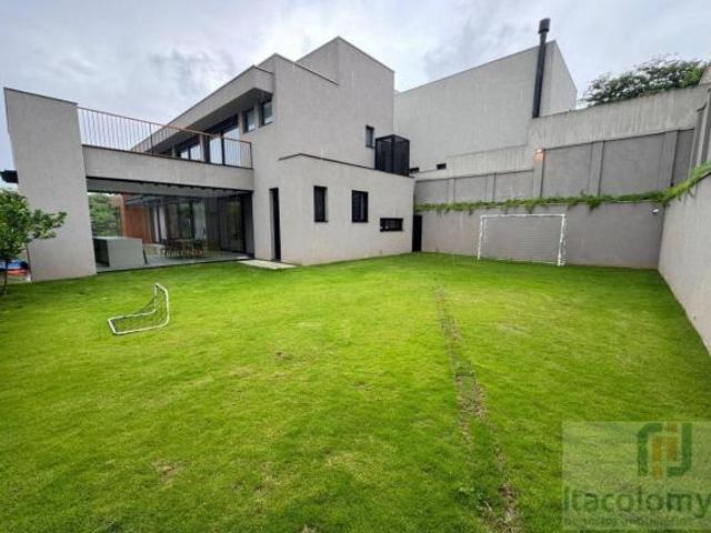 Casa mobiliada à venda no Residencial Tamboré 10