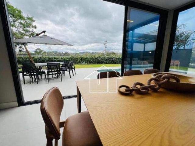 Casa Mobiliada à Venda no Urbanova | Condomínio Monte Carlo | 4 Suítes | Piscina | Vista para a Serr