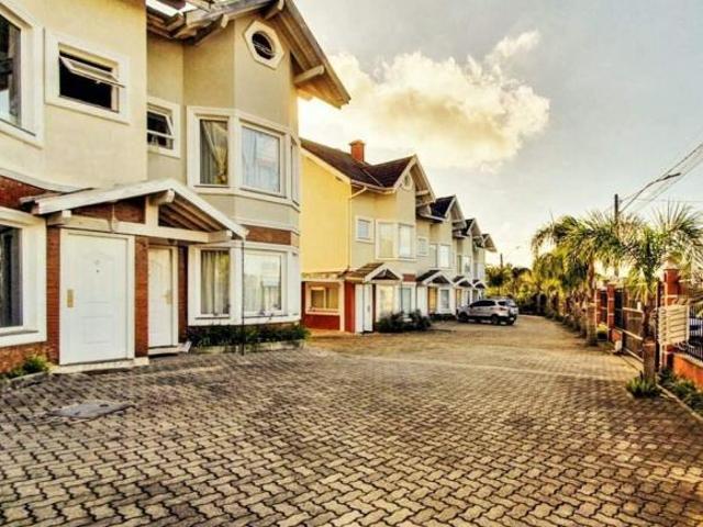 CASA MOBILIADA À VENDA COM 3 SUÍTES