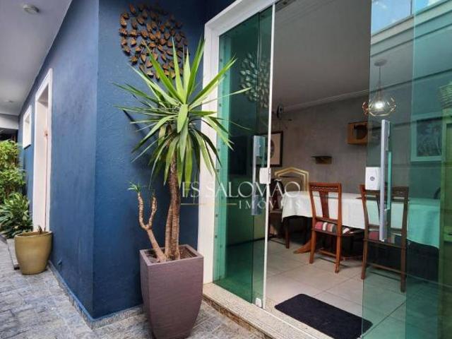 Casa mobiliada à venda com acabamento sofisticado e localização estratégica!