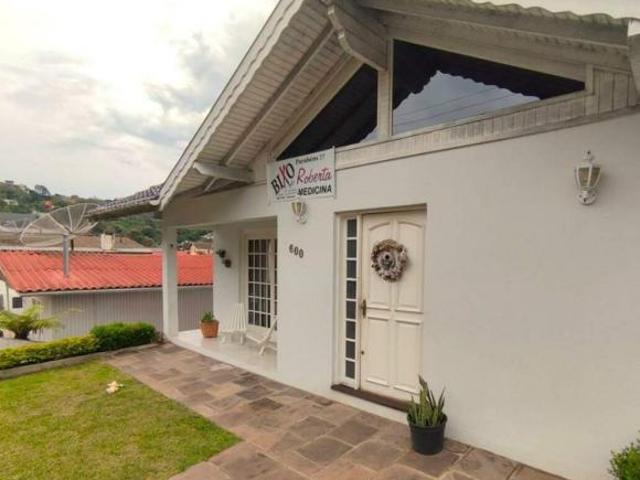 CASA MOBILIADA À VENDA COM PISCINA