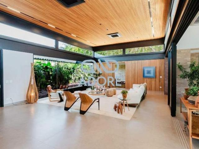 Casa Mobiliada à Venda em condomínio em Itu/SP | 5 suítes | Vista para mata | 3.060 m² de terreno