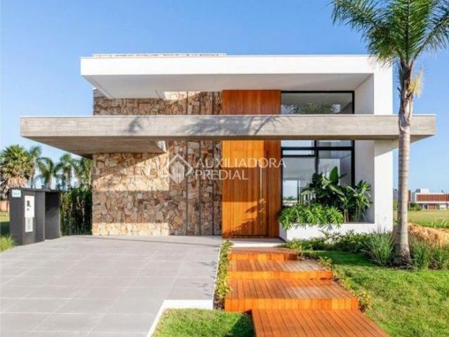Casa Mobiliada à Venda em Torres Centro
