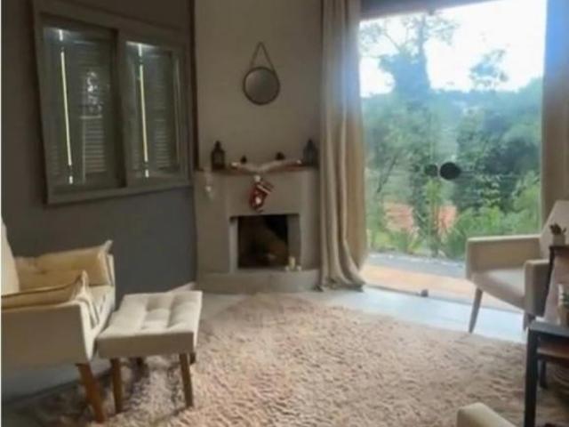 Casa mobiliada com 3 dormitórios e amplo terreno no Bairro Prinstrop