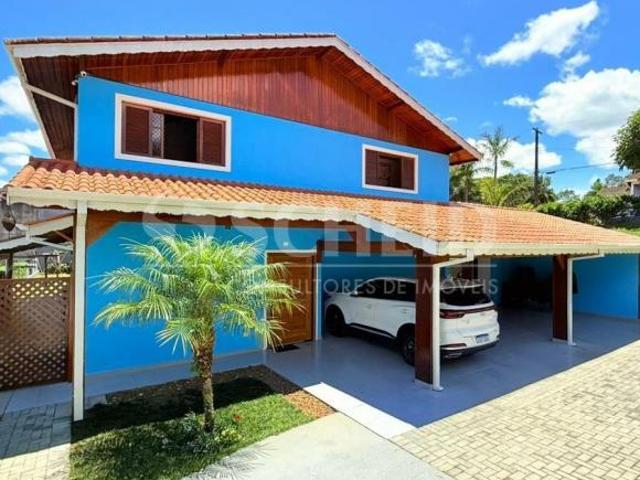 Casa mobiliada com 3 quartos no condomínio Fazenda da Ilha