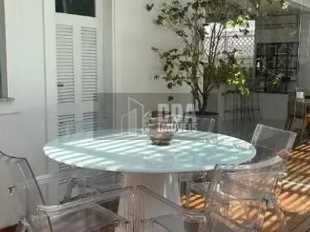 Casa mobiliada com 04 suítes em Jurerê Internacional
