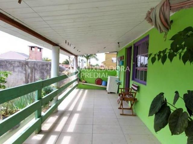 Casa Mobiliada com 4 Quartos à Venda