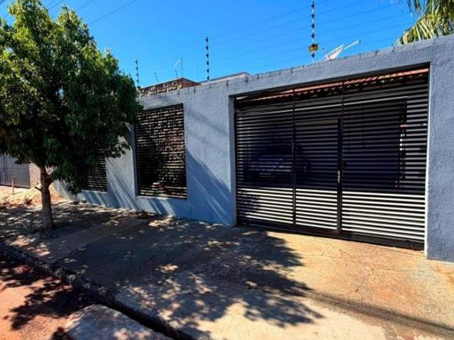 CASA MOBILIADA COM PISCINA À VENDA NO RESIDENCIAL INTERLAGOS EM APUCARANA