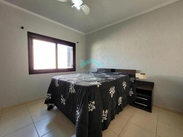 Casa mobiliada com piscina próxima ao mar