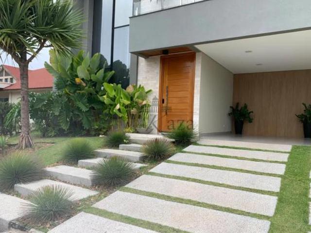 Casa mobiliada com varanda gourmet Condomínio Residencial Mônaco Urbanova 4 Suítes 312m²
