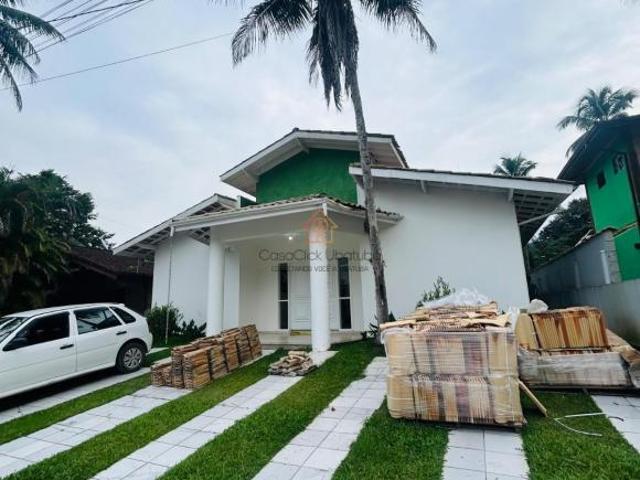 Casa Mobiliada de 8 Dorms Disponível para Locação Definitiva Condomínio Park Hills Ubatuba