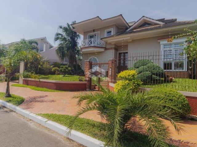 Casa mobiliada de 242m², 3 dormitórios sendo 3 suítes, 4 banheiros e 4 vagas no Marechal Rondon