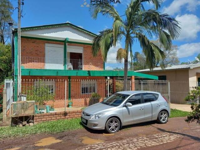 Casa mobiliada de alvenaria à venda no Parque Pinhal em Itaara