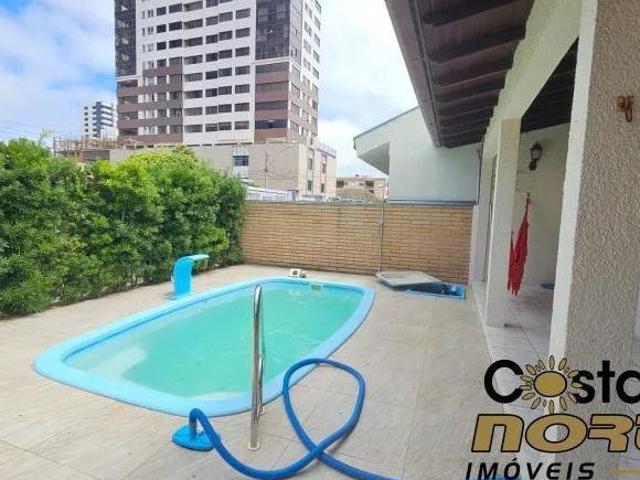 Casa Mobiliada e com Piscina no Centro de Tramandaí