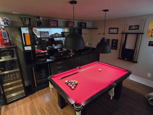 Casa Mobiliada e Decorada de Esquina – 3 Suítes, Cinema, Área Gourmet e Piscina!