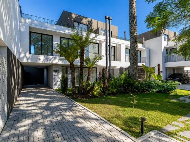 CASA MOBILIADA E DECORADA | 137 M² | JARDIM E TERRAÇO PRIVATIVOS | 3 QUARTOS | 1 SUÍTE | 2 VAGAS